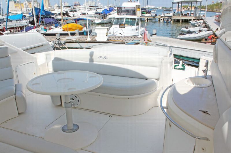 62-ft Sea Ray -Sofa