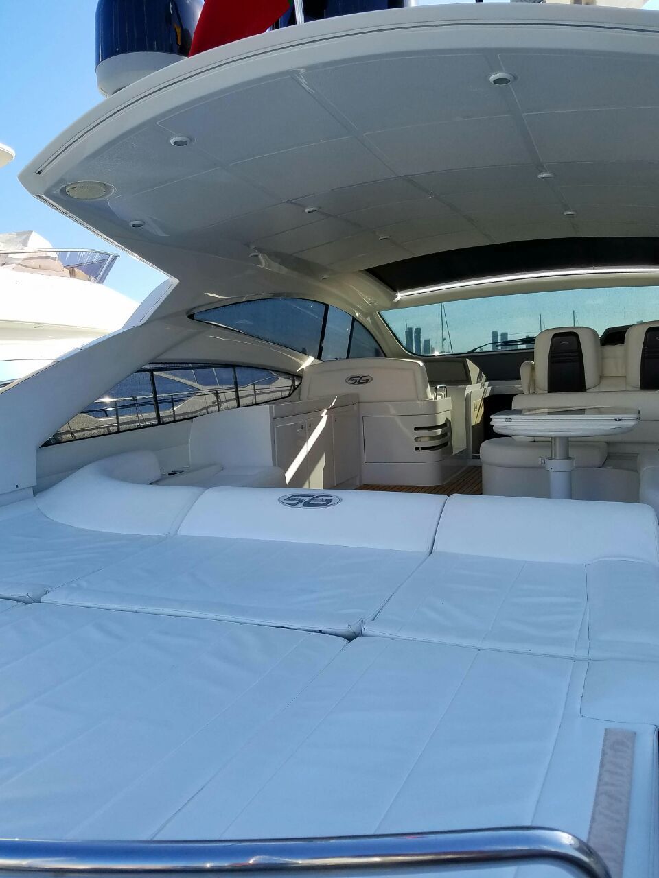 Yate Pershing para 16 personas – Sundeck